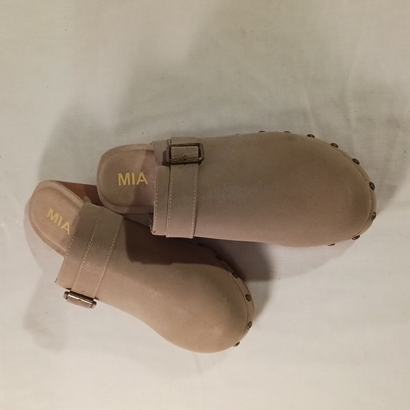 MIA | Shoes | Mia Size M Tan Clogs | Poshmark